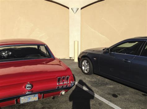 무료 이미지 바퀴 스포츠카 머슬카 주차장 의자 가마 Bmw 제비 포드 머스탱 육상 차량 자동차 제조 자동차 외장 자동차 디자인 고급 차량 고성능