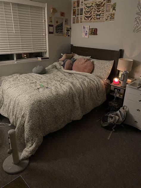 My Room Looks Empty And Cluttered At The Same Time How Can I Balance It Out R Femalelivingspace