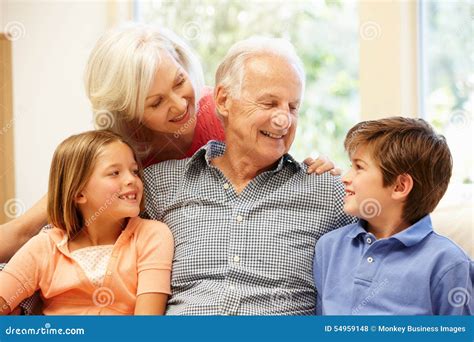 Nonni E Nipoti Fotografia Stock Immagine Di Ragazzo