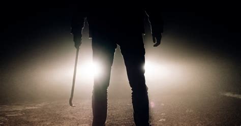 내 여자친구 건드려”교사가 중학생 2명 야산 끌고다니며 폭언·협박