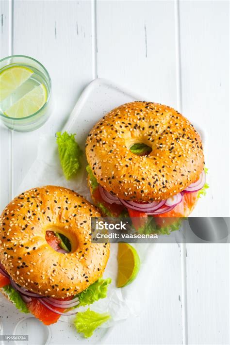 크림 치즈 훈제 생선 붉은 양파와 양상추베이글 최고 보기 0명에 대한 스톡 사진 및 기타 이미지 0명 건강한 식생활 깨