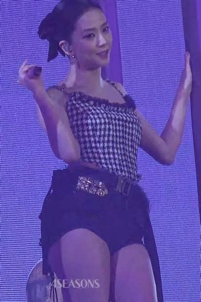 핫팬츠 허벅지 블랙핑크 지수