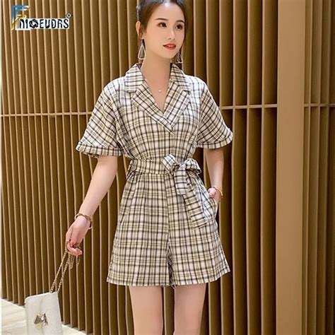 여자 Jumpsuit 격자 무늬 여성 Rompers 활 벨트 V 목 짧은 와이드 다리 짧은 소매 여름 패션 여자 점프 슈트 격자