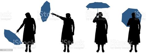 비오는 날씨 여자는 그녀의 앞에 열린 우산을 들고 그것을 보고 그녀의 손에 열린 우산을 가진 즐거운 여자 전면 보기입니다 흰색으로 분리 된 네 개의 파란색과 검은 여성