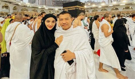 Masya Allah Keluarga Anang Hermansyah Berbagi Takjil Di Makkah Okezone Celebrity