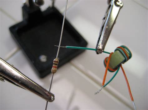 Создайте свой бустер напряжения блокинг генератор на одном транзисторе своими руками