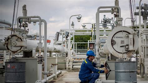 Руските добиви на изкопаеми горива намаляват Front Bg