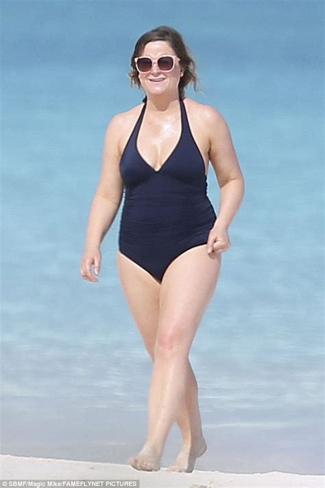 Amy Poehler And Benjamin Graf Attend A Wedding In Bahamas Daily Mail