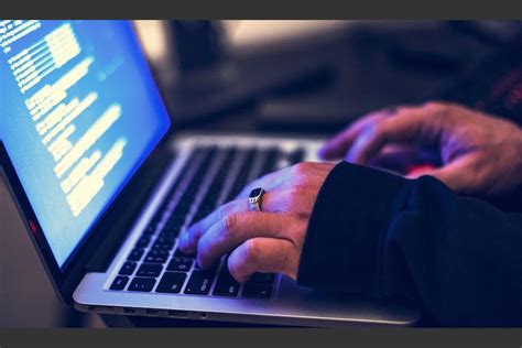 La Banda Que Robaba Datos Personales Y Hacía Transferencias