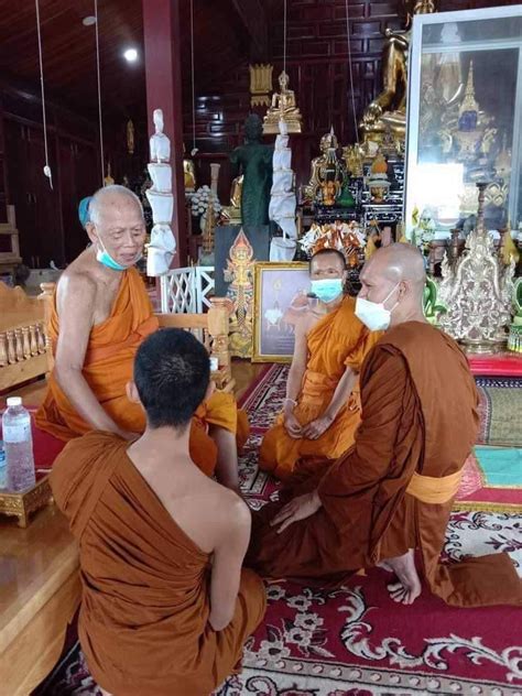 พระอาจารย์ต้อม ปภัสสโร เกจิดัง มอบมวลสารผงวิเศษวัดท่าสะแบง นำกดพิมพ์พระผงทรงไก่มหาลาภ