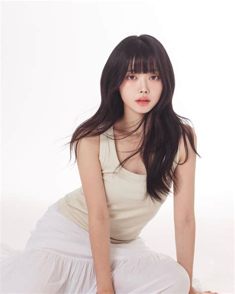 드레스먼 윤수진 구름펌 레이어드컷 웨딩염색 헤어컨설팅 분위기를 더해 인간 모카무스 되기 🤎 붉은 빛 없이 따듯한 웜브라운 맑고 투명한 피부톤에 고급스러운