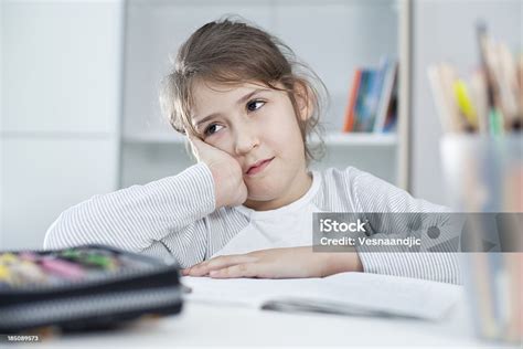 Photo Libre De Droit De Ennuyeux Faire Ses Devoirs Banque Dimages Et