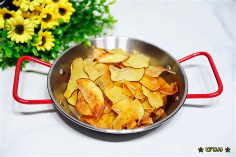 바삭한 고구마칩 기름에 튀기다