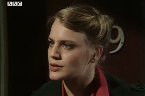 ФОТО ПОЧИНА АКТЕРКАТА ОД КУЛТНАТА СЕРИЈА „СПЛЕТКИ“ Нејзината сестра се огласи на Твитер