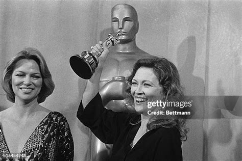 Oscars 1977 Photos And Premium High Res Pictures Getty Images
