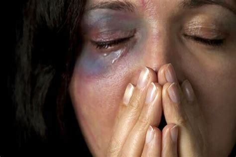 بعداز دیدن فیلمهای مستهجن مرا شکنجه جنسی میداد روی بدنم سیگار خاموش میکرد