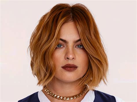 30 Flattering Medium Length Haircuts For Round Faces In 2026