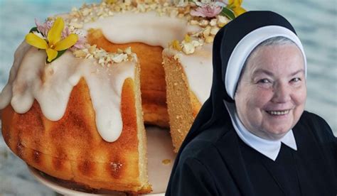 Siostra Anastazja dodaje jeden pokrojony składnik do babki Zawsze wychodzi wilgotna