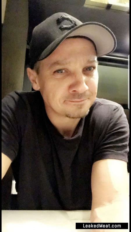 Wow Jeremy Renner Dick Pics Pics Male Celebs