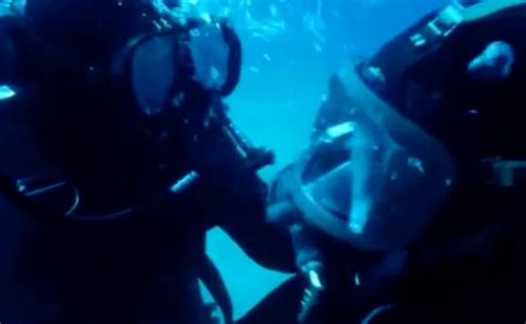 Full Face Mask Diver Panics