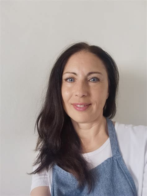 В кухнята с Бени Страница 2 Обичам да приготвям храна за семейството си като залагам на