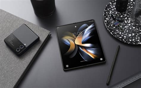 Samsung Galaxy Z Fold Vs Galaxy Z Flip What Makes The Two Foldable Phones Different