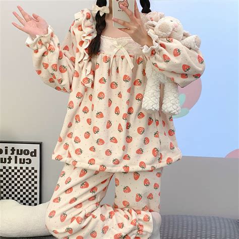 딸기 프릴 리본 극세사 수면 잠옷 투피스 겨울 우정 커플파자마 파티 부들이