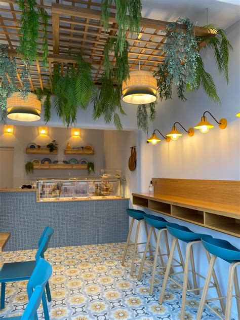 Pin By Laksmi Rodrigues On Comercial Small Cafe Design Cafe Interior Design Restaurant