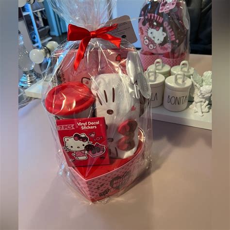 Sanrio Other Hello Kitty Valentines Day Heart Box T Setnew