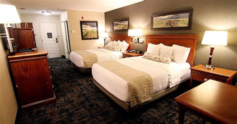 Cmon Inn Hotel And Suites Grand Forks Hotelscombined
