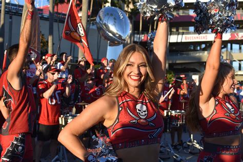 Tampa Bay Buccaneers Cheerleaders Ultimate Cheerleaders