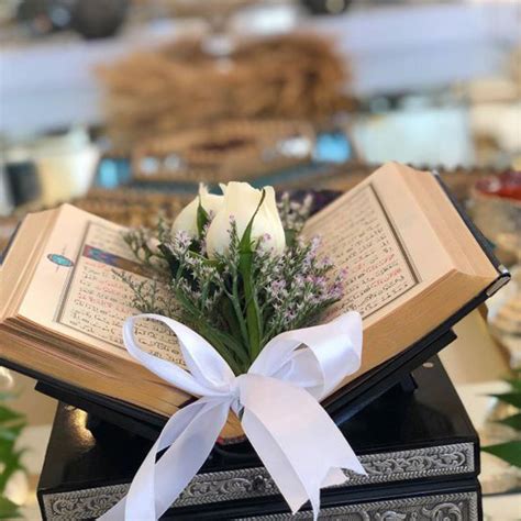 تزیین قرآن با روبان و گل برای جشن تکلیف ‌ تزیین جلد قرآن عروس