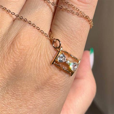 ვერცხლის ყელსაბამი ქვიშის საათი