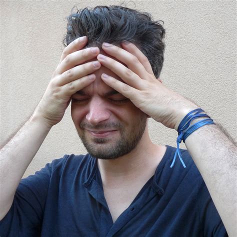 รูปภาพ ชาย แนวตั้ง สีน้ำเงิน การแสดงออกทางสีหน้า ทรงผม เครา ปาก จมูก ตา หนวด ภาพ