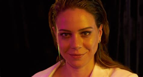 Leandra Leal Posa Nua Em Ensaio Sensual De Revista