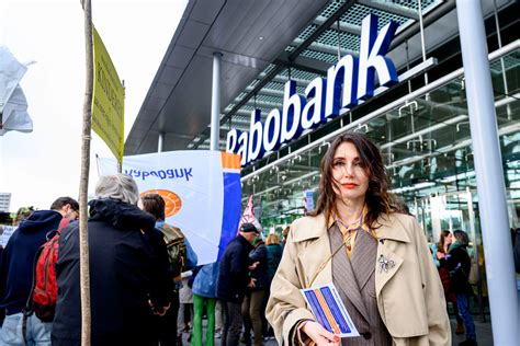 Carice Van Houten Maakt Bij Rabo Vergadering Debuut Als Klimaatactivist