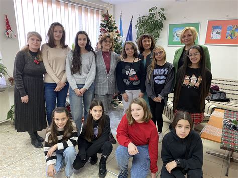 Коледна изложба „Зимна приказка“ в РУО София град