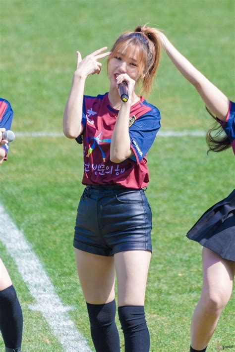 Pin By 𝖙𝖍𝖊𝖍𝖔𝖕𝖊𝖑𝖊𝖘 On Oh My Girl Kpop Girls South Korean Girls My Girl