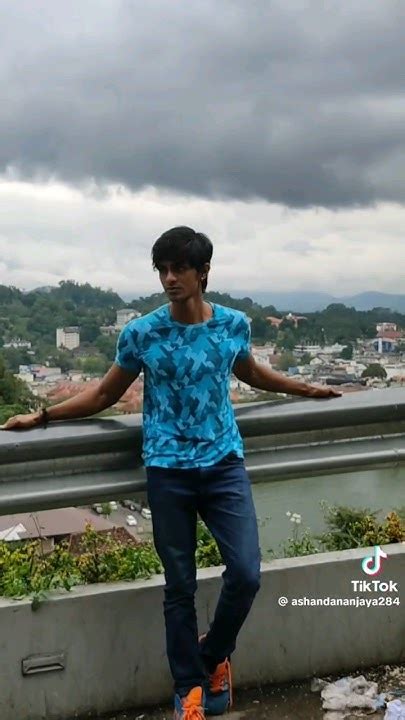 නුවර අහසට ආදරේ කරන අය තමා මේ කවුද කියලා දන්නේ 😅😅 Youtubecreators Viralvideo Youtube