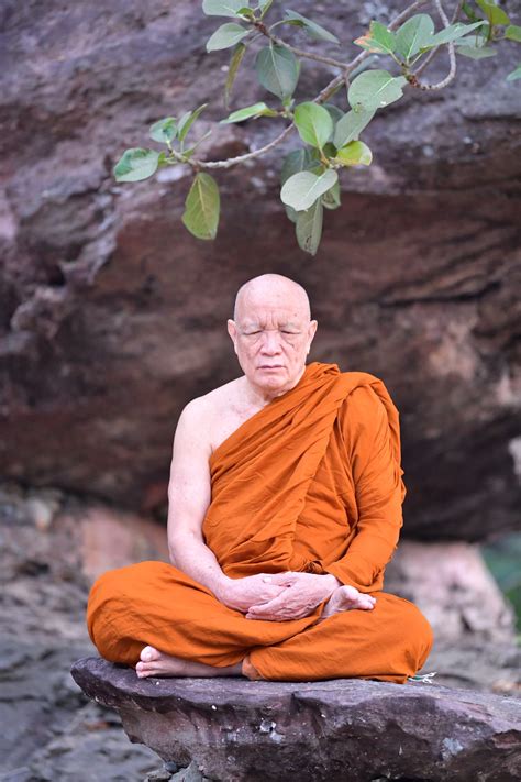 ประมวลภาพ หลวงพ่ออินทร์ถวาย วัดถ้ำกลองเพล จ หนองบัวลำภู Facebook