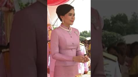 “พลตรีหญิง ท่านผู้หญิงอรอนงค์ “เป็นผู้แทนพระองค์วางศิลาฤกษ์ เททองหล่อ