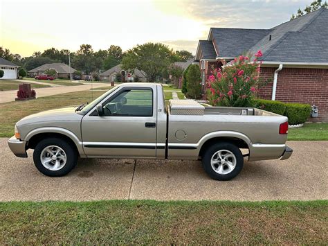 2001 Gmc Sonoma · Sls Pickup 2d 6 Ft