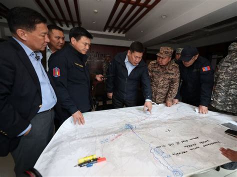 Ерөнхий сайд Л Оюун Эрдэнэ үерийн нөхцөл байдалтай танилцаж УОК НОК ын удирдлагуудад холбогдох