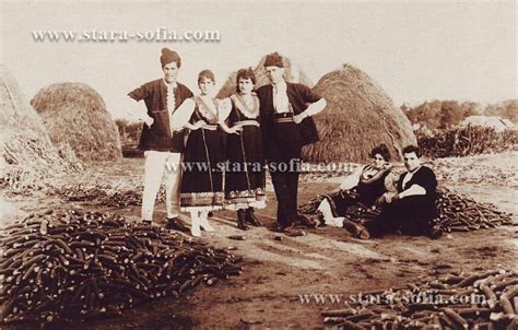 Народни носии и костюми от София и региона