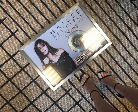 Hailee Steinfelds Feet