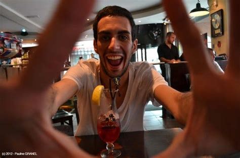 about léo mora medium