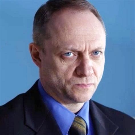 54-летняя звезда сериала «Меч» Эдуард Флеров впервые рассказал, что ...