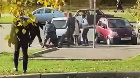 Жесткое задержание мужчины с ножом в Москве попало на видео Мослента