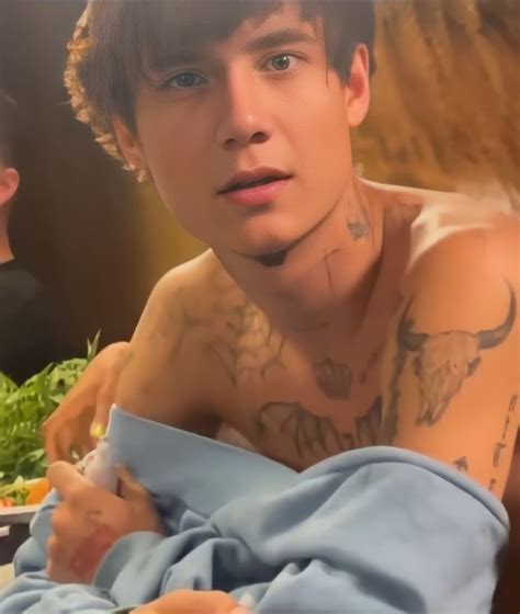 Пин от пользователя M на доске jd Знаменитости парни Знаменитости