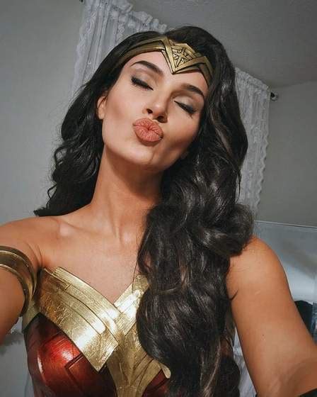 Alyson Tabbitha - Wonder Woman | Cosplay - CosplayCodex
